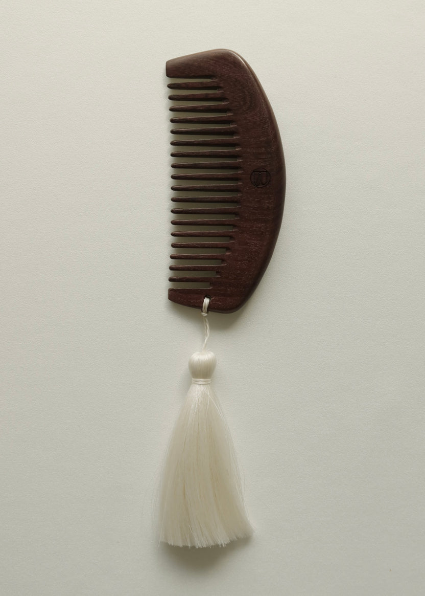 The Silk Comb – Borne